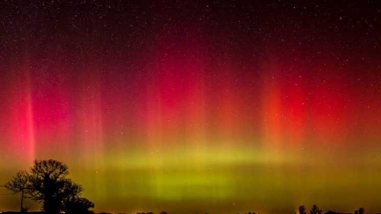 Spectacular red Aurora Borealis sky shows its face in Romania ⋆ ...
